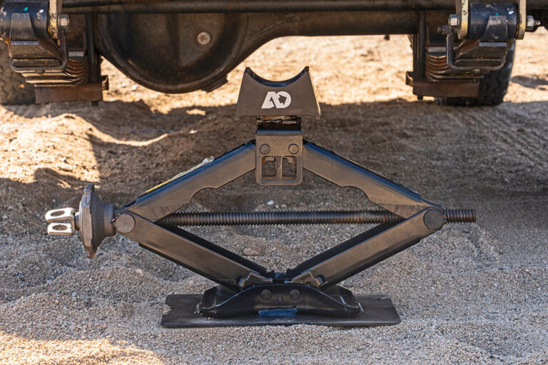 Top Off Road Tire Jacks for 4x4 & Overland Vehicles | 2025 Guide