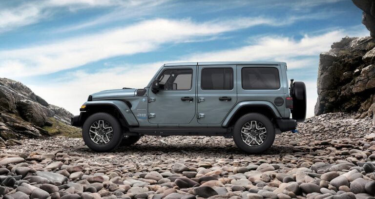 Gas Jeep vs 4xe Hybrid: Which Wrangler Is Right for You?